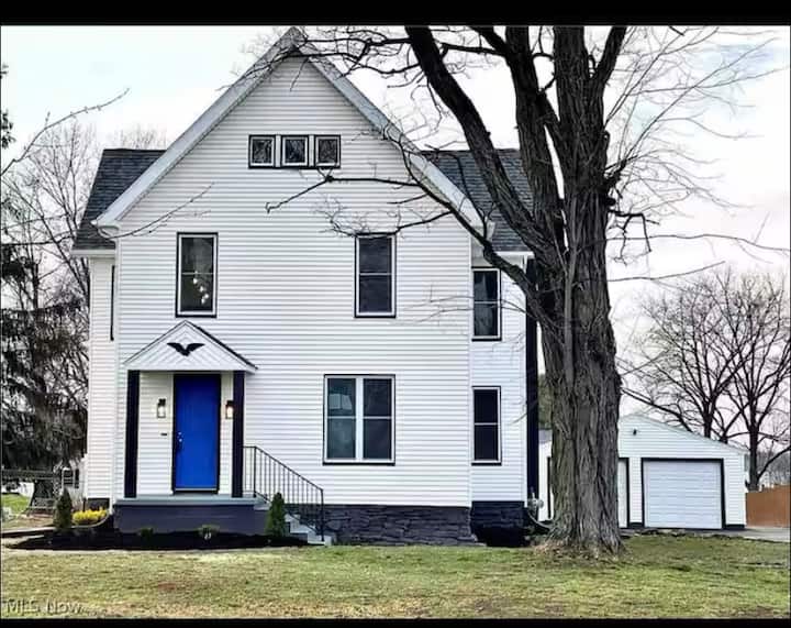 Century Lake House - Cortland, OH