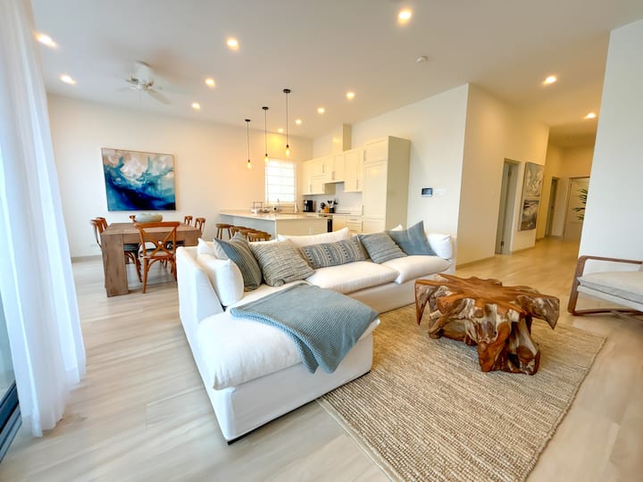 New 2br Hastings Condo - Pool, Beach & Restaurants - Barbados