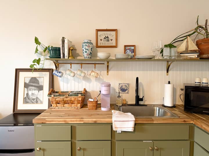 Blue Bonnet Cottage • Quiet, Cozy Waco Retreat - Waco, TX