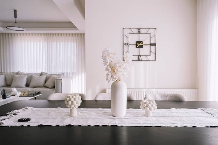 Stay In A Spacious 4-bedroom Apartment - Jordan