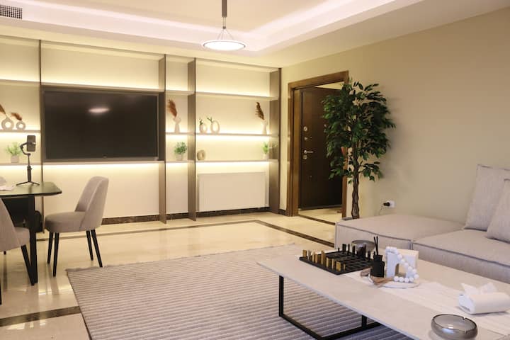 Stay In A Spacious 4-bedroom Apartment - Amman