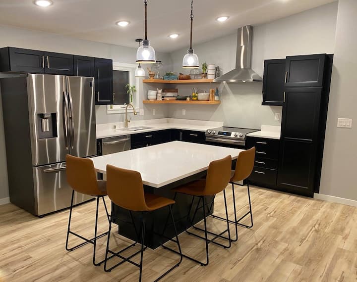 Large Modern Fairbanks Sanctuary. - Fairbanks, AK