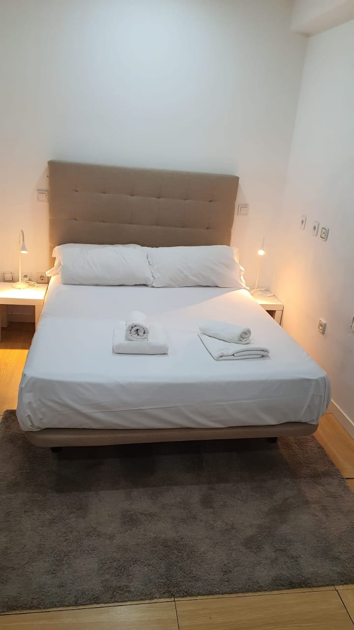 Esteban Mora B En Metro Barrio Concepcion -