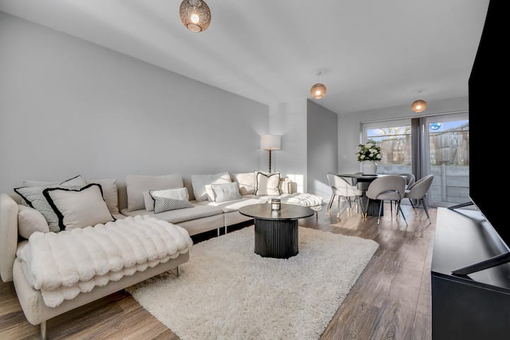 Lovely 2-bed House With Parking (New-build) - Chelmsford