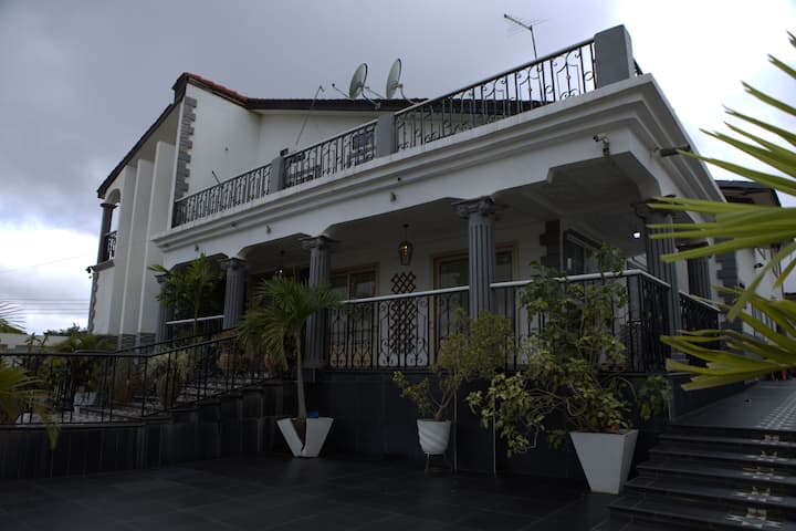 Pinnacle Court - Entire Home - Accra