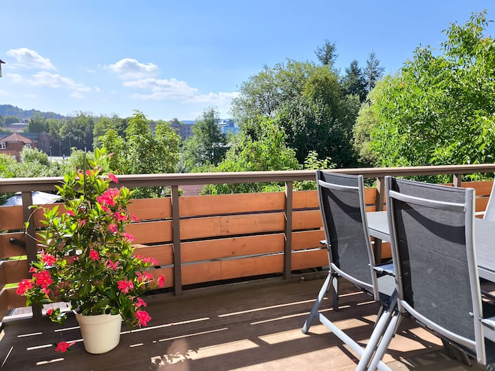 Am Zentrum Von Suhl Gelegen. - Suhl