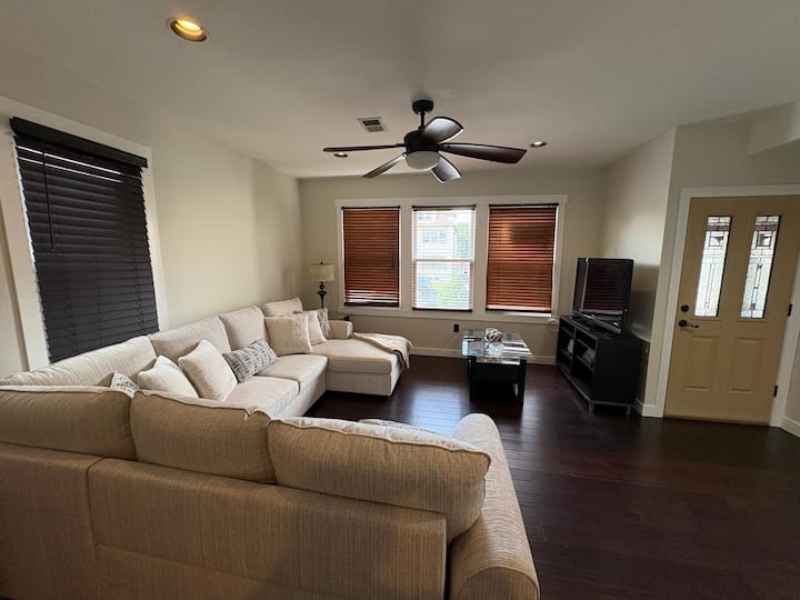 Cozy Stay Near Nyc In Nj – Walk To Train - Elizabeth, NJ