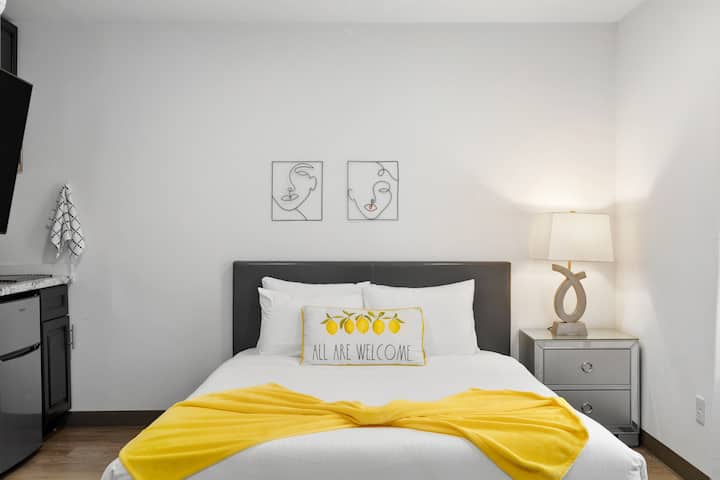 Updated Studios With Kitchenette In South Miami - South Miami, FL