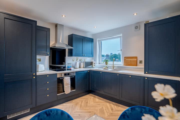Central Stonehaven Newly Renovated 3-bed Flat - Stonehaven