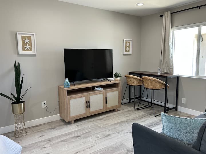 New Private Cottage Style Studio - Buena Park, CA