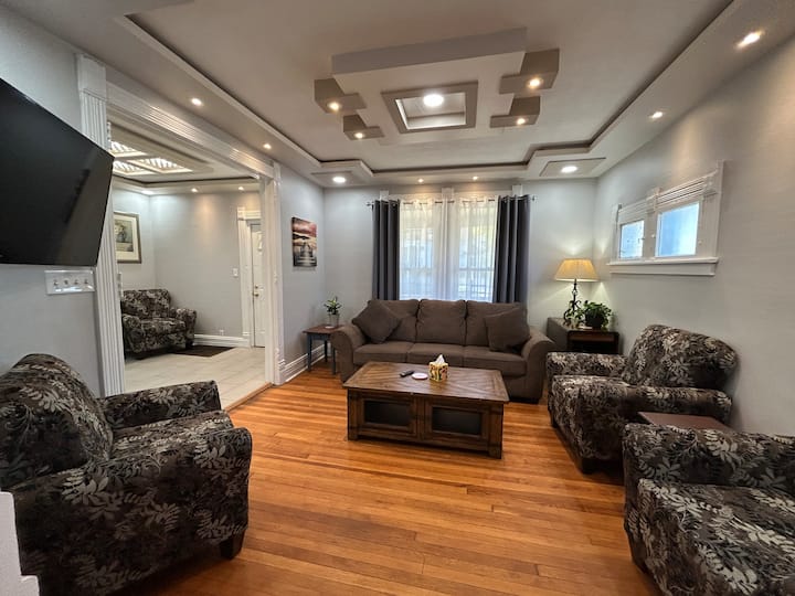 Entire House Next To Su For Sports, Dining & Music - Syracuse, NY