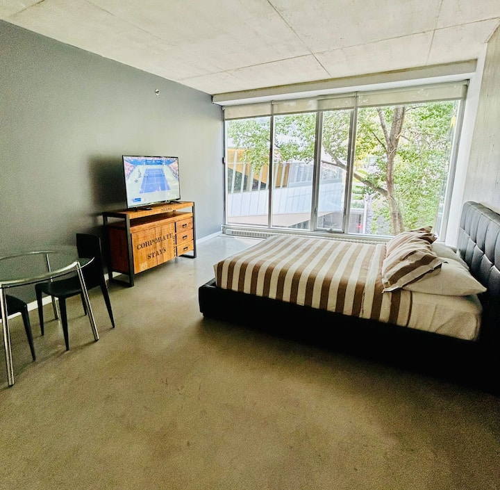 E - 03 Loft - Montreal