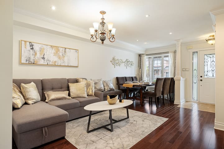 Spacious 5br Home, 3.5ba, 6 Beds, 6 Tvs & Parking - Markham