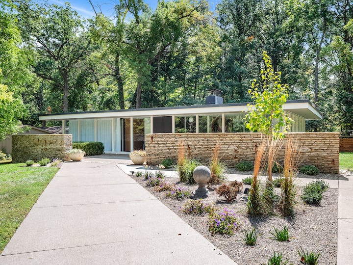 Midcentury Glass Getaway - Fort Wayne, IN