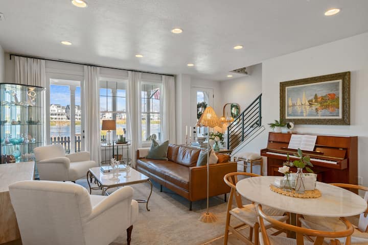 Executive Luxury Lakefront - Roof Deck & View - South Jordan, UT