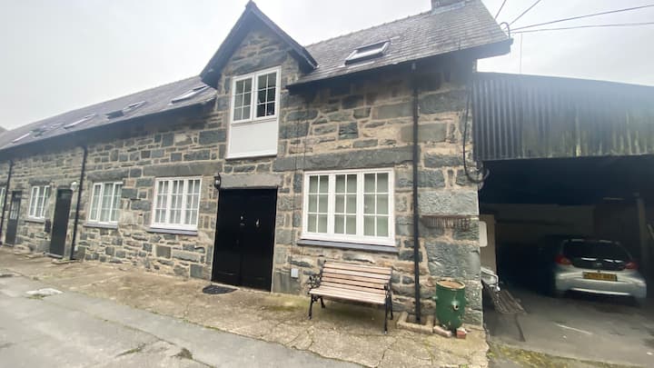 3 Bedroom Farm Cottage - Harlech