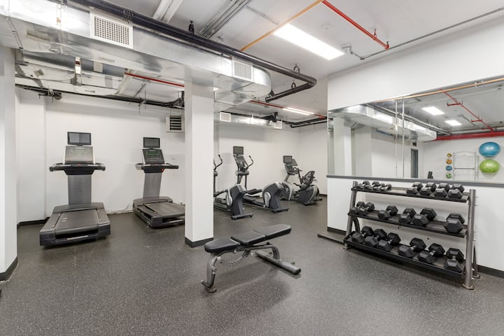 Share Space: Spacious Dt Brooklyn Loft Like Apt - Brooklyn, NY