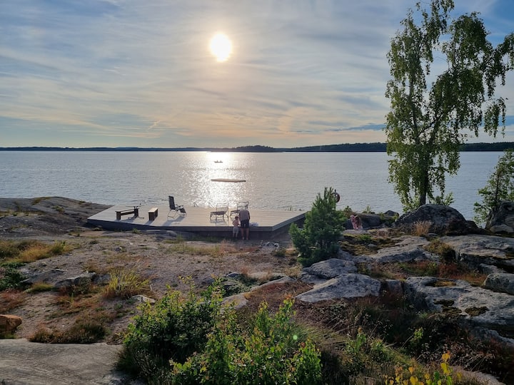 Modern, Sjönära Stuga Med En Glimt Av Vänern - Säffle