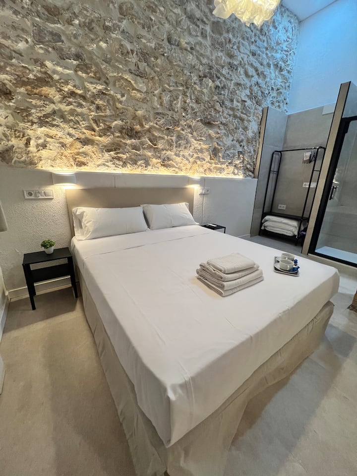 Hostal Alifornia (Adultos) - Suite Doble Deluxe 1 - Alicante