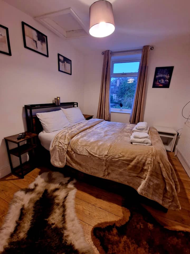 Stylish 1br Flat With Free Parking. - Kingston upon Hull