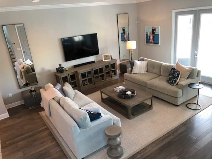 Beautiful Townhouse Steps From The Beach - Redington Beach, FL