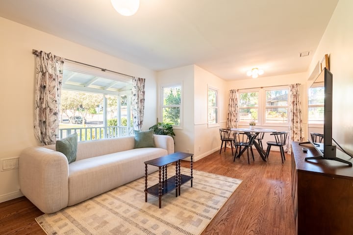 Charming Bungalow With King Size Bed - Monrovia, CA