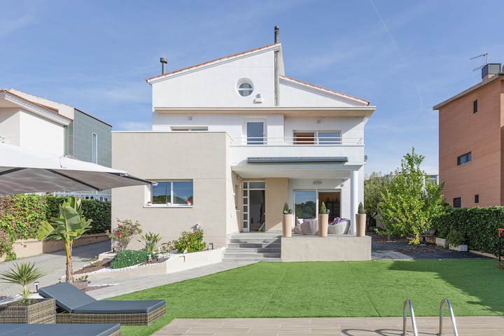 Fantástica Casa En Alquiler Con Piscina - Vilanova i la Geltrú