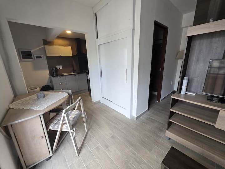 A Metros De Tres Cruces, Comodo Y Equipado, Al Fte - Montevideo