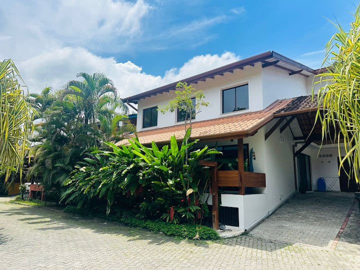 Linda Casa Camburizinho Em Condomínio Tranquilo. - São Sebastião