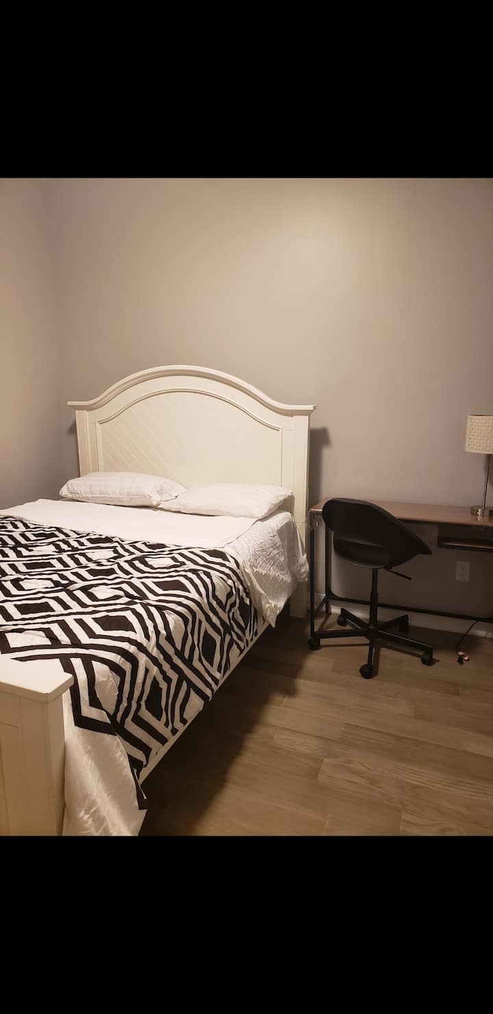Luxury Apartment For Up To 4 Persons - Burlington