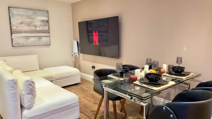 2 Bedroom Apartment In Westminster - London, UK