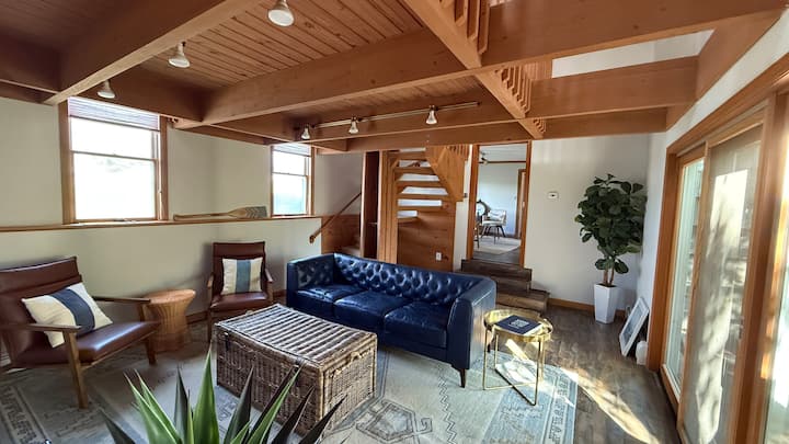 Cozy Skaneateles Farmhouse 4 Bed, 2 Bath Plus Loft - Skaneateles, NY