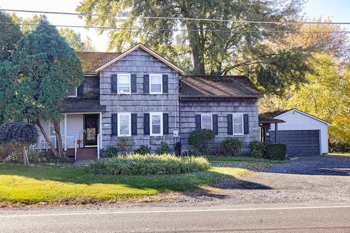 Cozy Skaneateles Farmhouse With Hot Tub! - Skaneateles, NY
