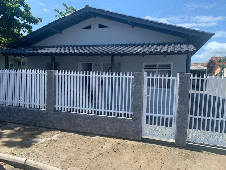 Casa 4 Quartos 300m Mar/aeroporto C/ Ar Split - Navegantes