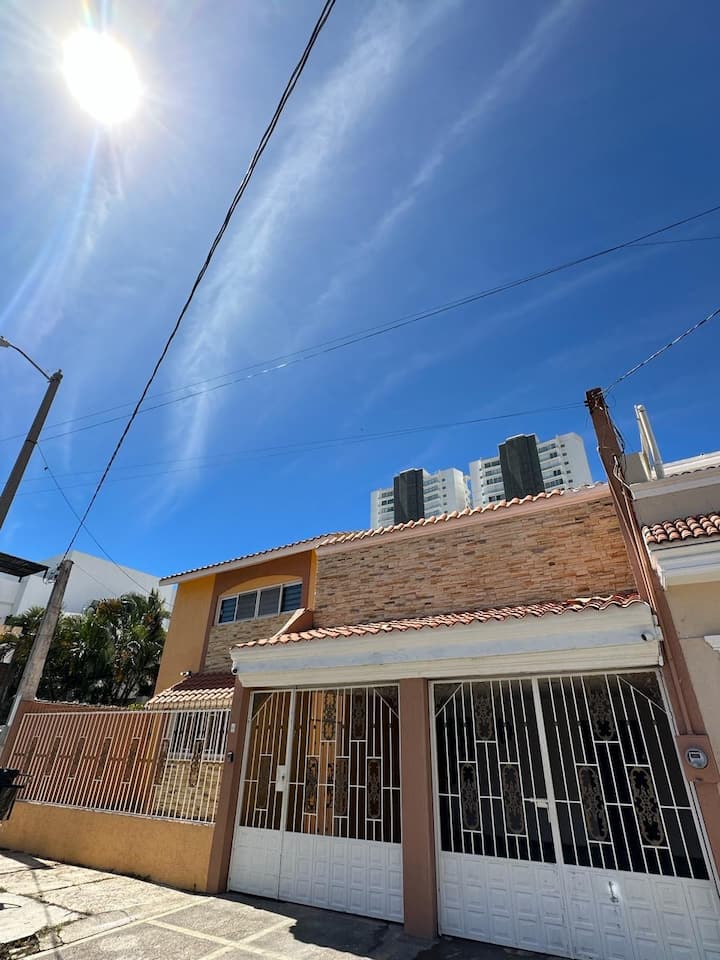 Casa A Unos Pasos De La Playa En Zona Dorada - Mazatlán