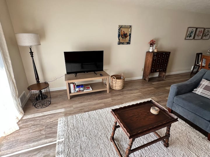 Cute And Walkable Triplex Apt - Monmouth, OR