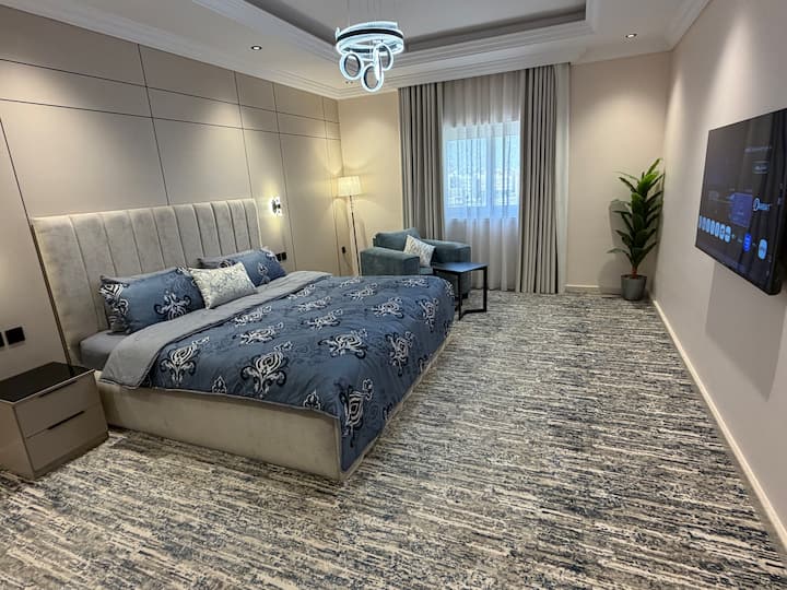 شقة فاخرة بموقع مميز وإطلالة على المدينة - Saudi Arabia