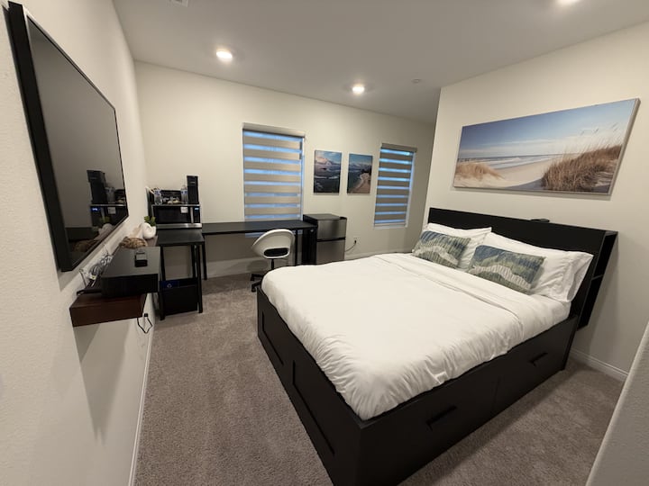 Modern Coastal Room • Resort Pool & Amenities - Rancho Palos Verdes, CA