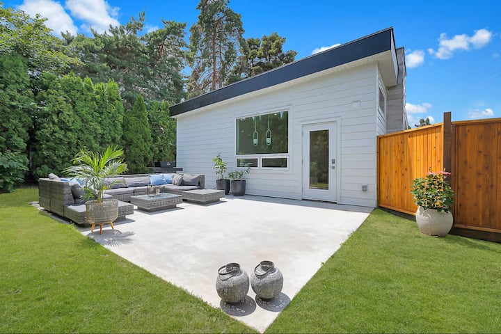 New 3-bed Retreat Near Wineries & Lake - Kelowna