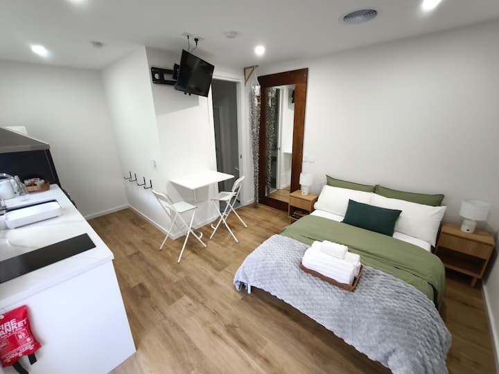 Private Studio With Parking & Separate Entrance - Melton
