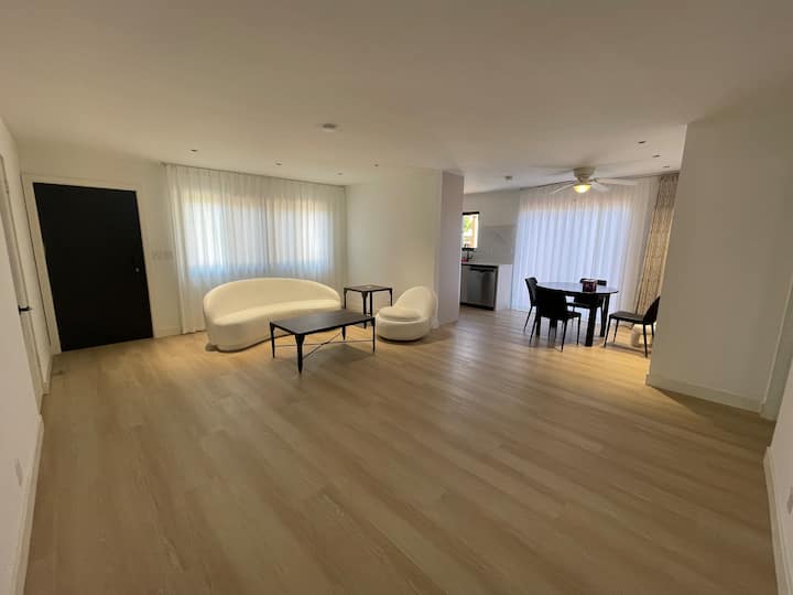 Fully Updated 2b2b Home With Spacious Backyard - Mountain View, CA