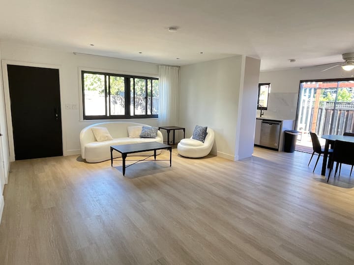 Stylish 2b2b Guest Home W/ Large Yard Retreat - Mountain View, CA