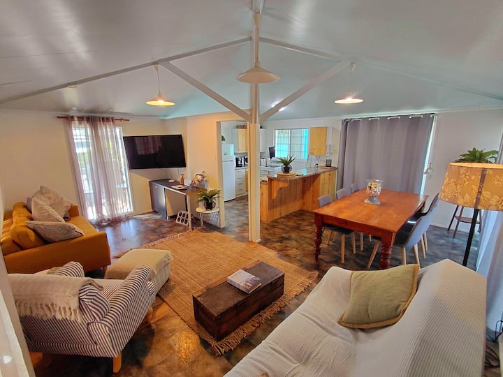 The Olive Tree Retro Rainbow Beach Cottage - Rainbow Beach