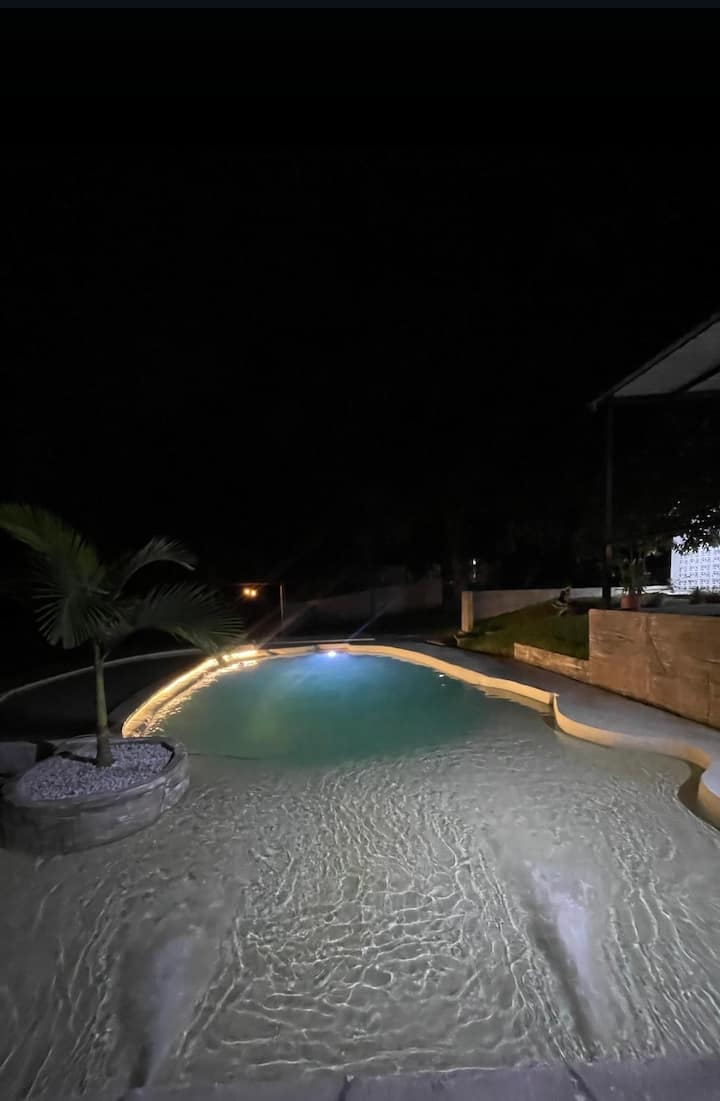 Amaru
Casa Campo
Cerca A La Hacienda Napoles - Colombia