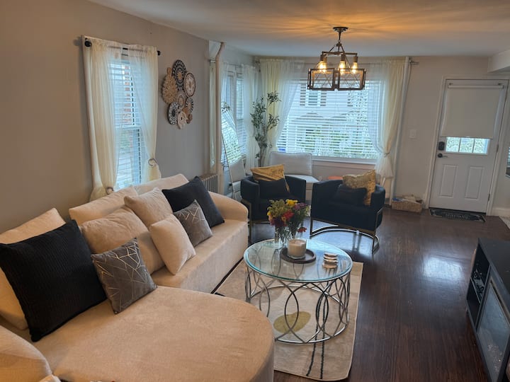 Spacious Family-friendly Home-safe & Comfortable - Coventry, RI
