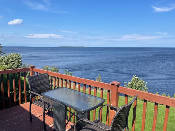 Petit Chalet Direct Sur Le Bord Du Lac St Jean - La Tuque