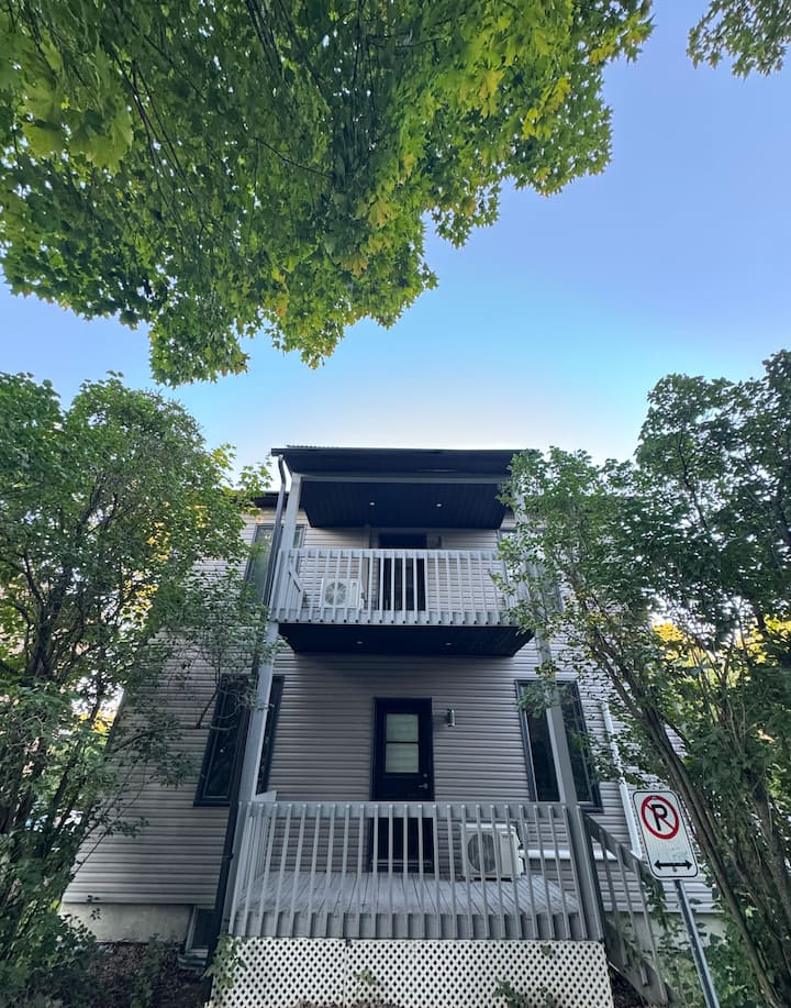 Le Lhk
Appartement Confortable De 2 Chambres. - Quebec City