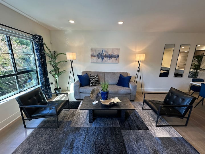 Upscale Suite W/ Balcony, Across Century City Mall - Santa Monica, CA
