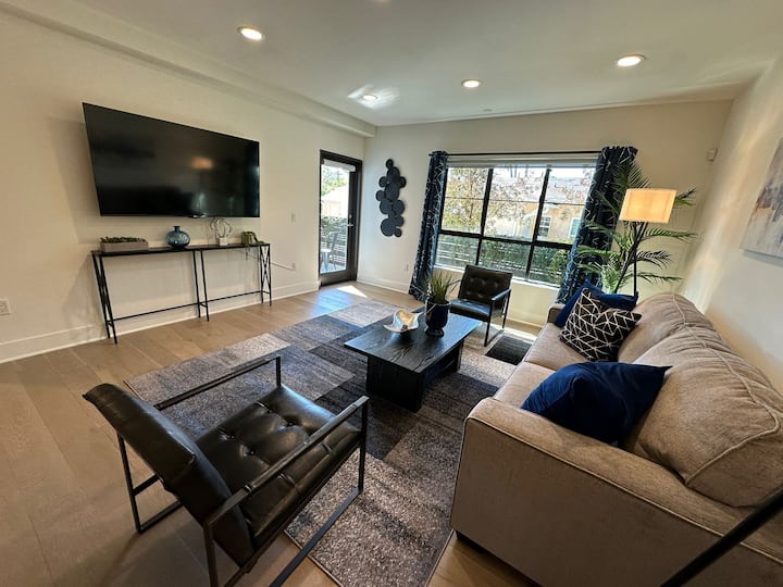 Spacious 3br 3ba Across Century City Mall, Parking - Beverly Hills, CA