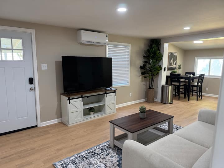 Cozy Lake Getaway | Walk To Water & Close To Fun - Lost lands festival